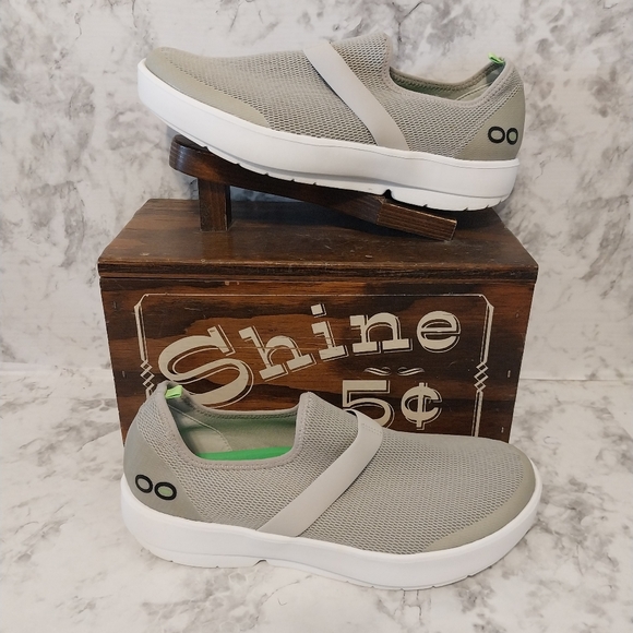 OOFOS | Shoes | Preowned Oofos Oomg Low | Poshmark